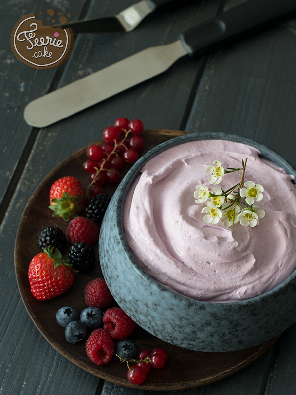 Vertical Layer cake aux fruits rouges - Féerie cake
