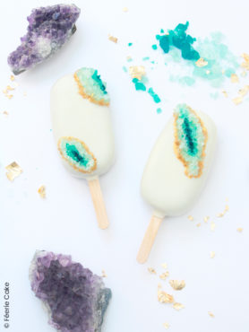 Cakesicle pops geode au rock candy - Féerie cake