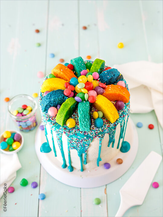 Le rainbow cake piñata - Féerie cake
